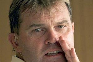 Martin Crowe diagnosed with cancer