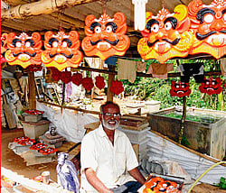 Masks, flower pots are source of livelihood for this family