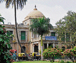 Historic Vani Vilas Hospital develops crack in foundation