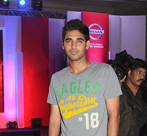 I can bowl with old ball, says Bhuvi