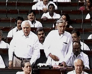 Bribery case: Opposition slams govt, asks Bansal to quit