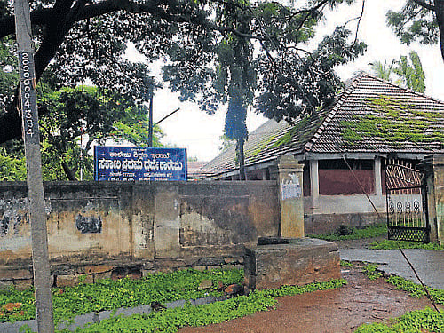 Poor infrastructure plagues first grade college in Tarikere