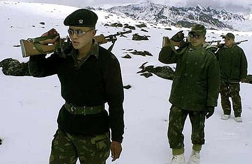 Chinese troops enter Chumar again; vandalise Indian posts