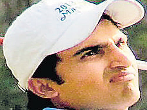 Taunk to turn professional