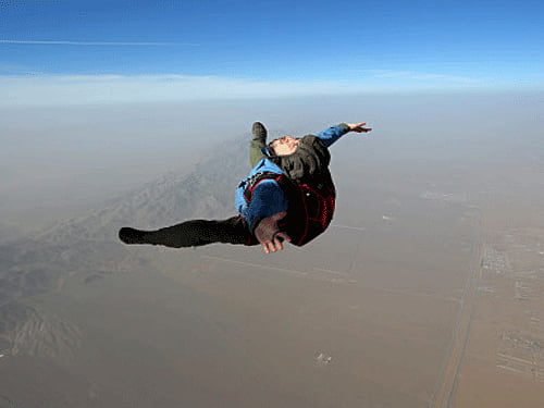 Man jumps 14,000ft with smallest parachute, sets world record
