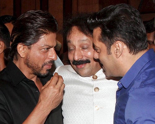 SRK, Salman hug each other at iftaar party