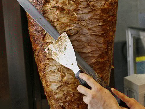 Chinese, Russian chefs cook world's longest kebab