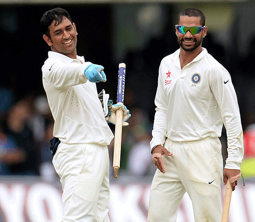 Dhoni bares the aggressive side of his captaincy