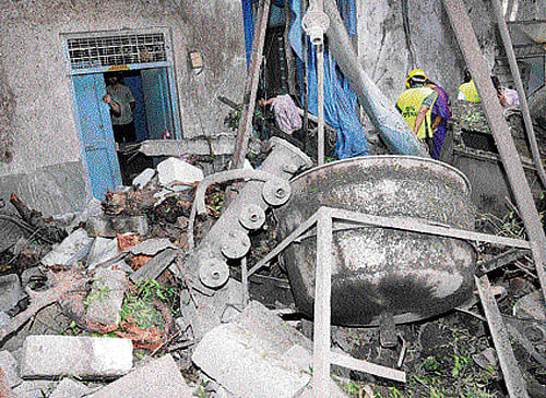 3 workers injured as boiler explodes