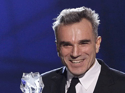 Daniel Day-lewis receives Knighthood