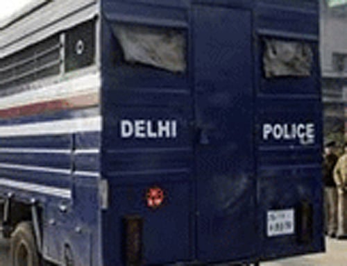 Police lay trap, catch five red-handed