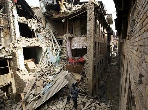 Survivors recount nightmare: of shaking buildings, devastation