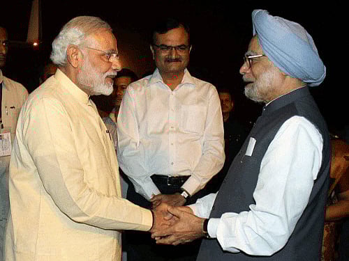 Modi vs Manmohan: Both global roamers