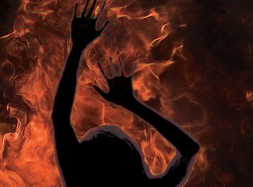 Anganwadi teacher 'set ablaze by cops' dies