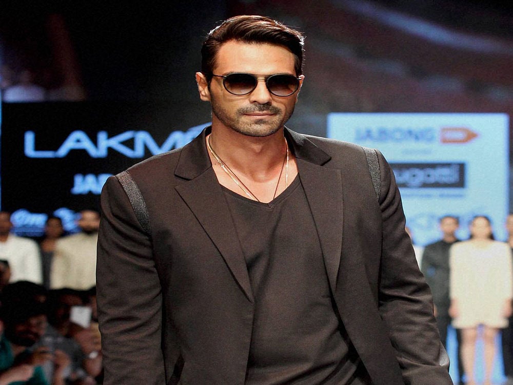 Arjun Rampal, Mehr Jesia put up united front at fashion week