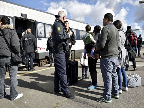 Denmark closes border to German trains over migrant influx
