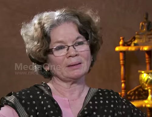 Sarah Joseph returns award, Satchidanandan quits Akademi