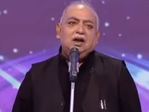 Munawwar Rana returns Sahitya award; 2 more hand over honour