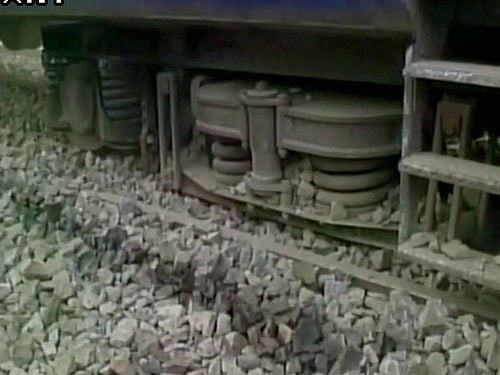 7 coaches of Katihar-Amritsar Amrapali Express derail