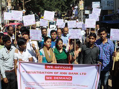 IDBI bank employees, officers to go on 4 day strike