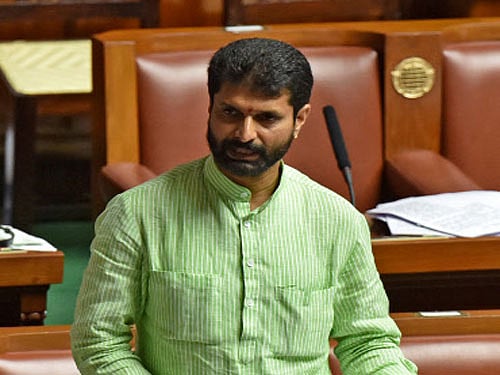 'Govt schemes should cover entire society'