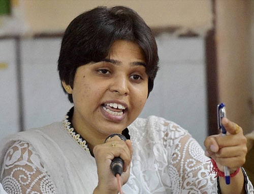 Trupti takes her campaign to Haji Ali dargah