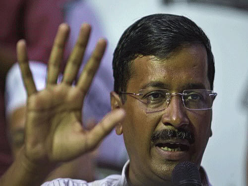 Kejriwal crosses swords with Centre over postings