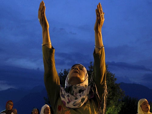 Muslim woman wins right to wear headscarf at work in Germany