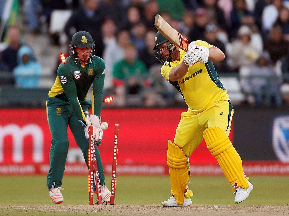 South Africa sweep Australia despite Warner heroics