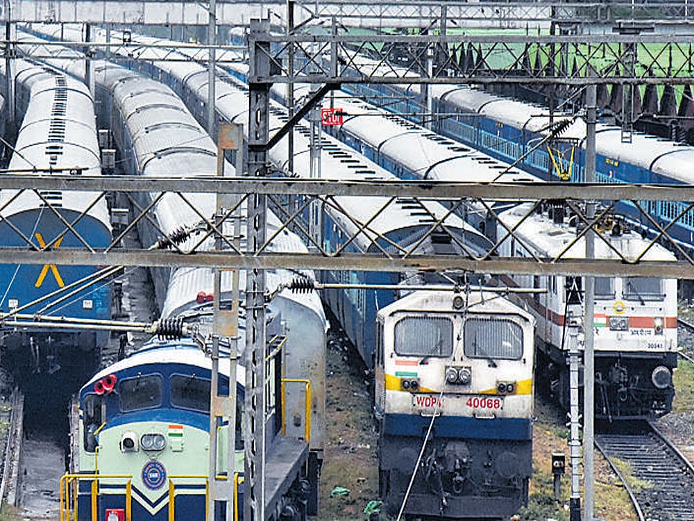 Decongesting rail terminals