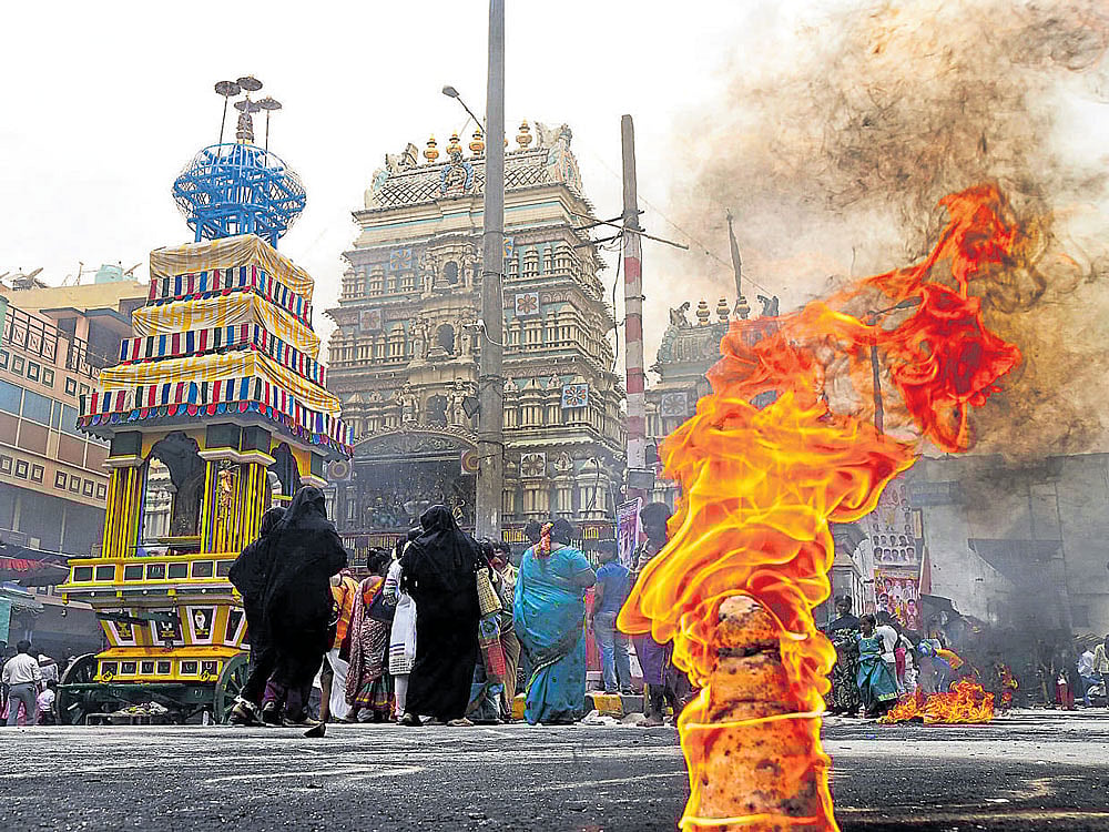 Huge crowd witnesses Karaga procession