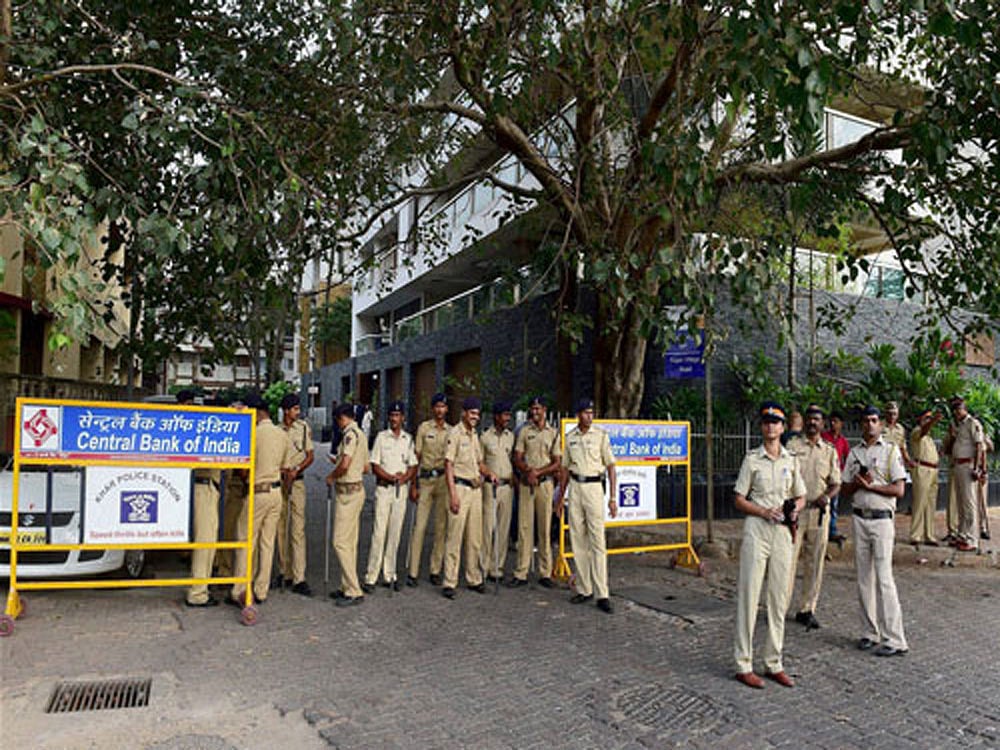 Byculla jail inmate's death: All six accused arrested