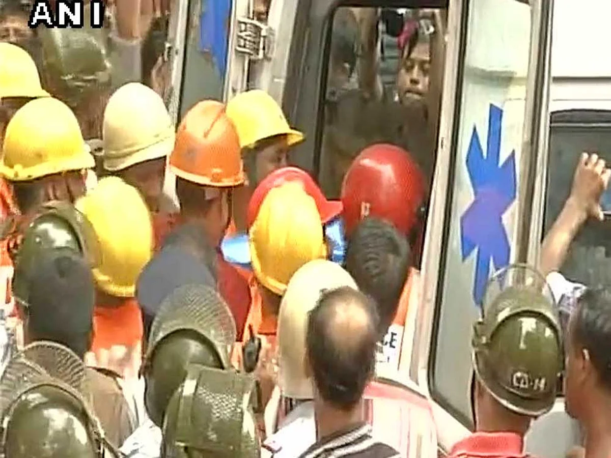 Century-old building collapses in Kolkata, 2 killed Century-old building collapses in Kolkata, 2 killed