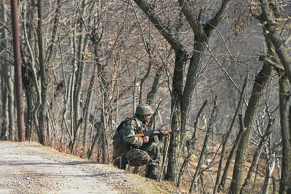 Pak shells areas along LoC, IB in Jammu
