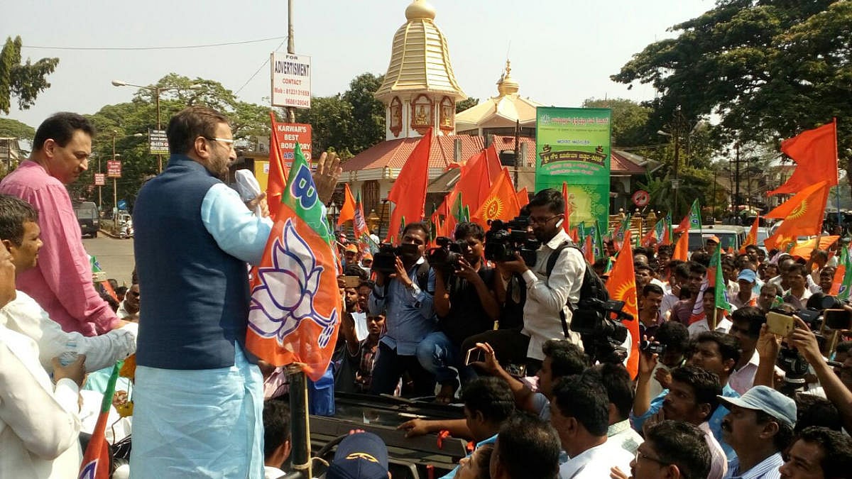 Goonda govt in power in Karnataka: Javadekar