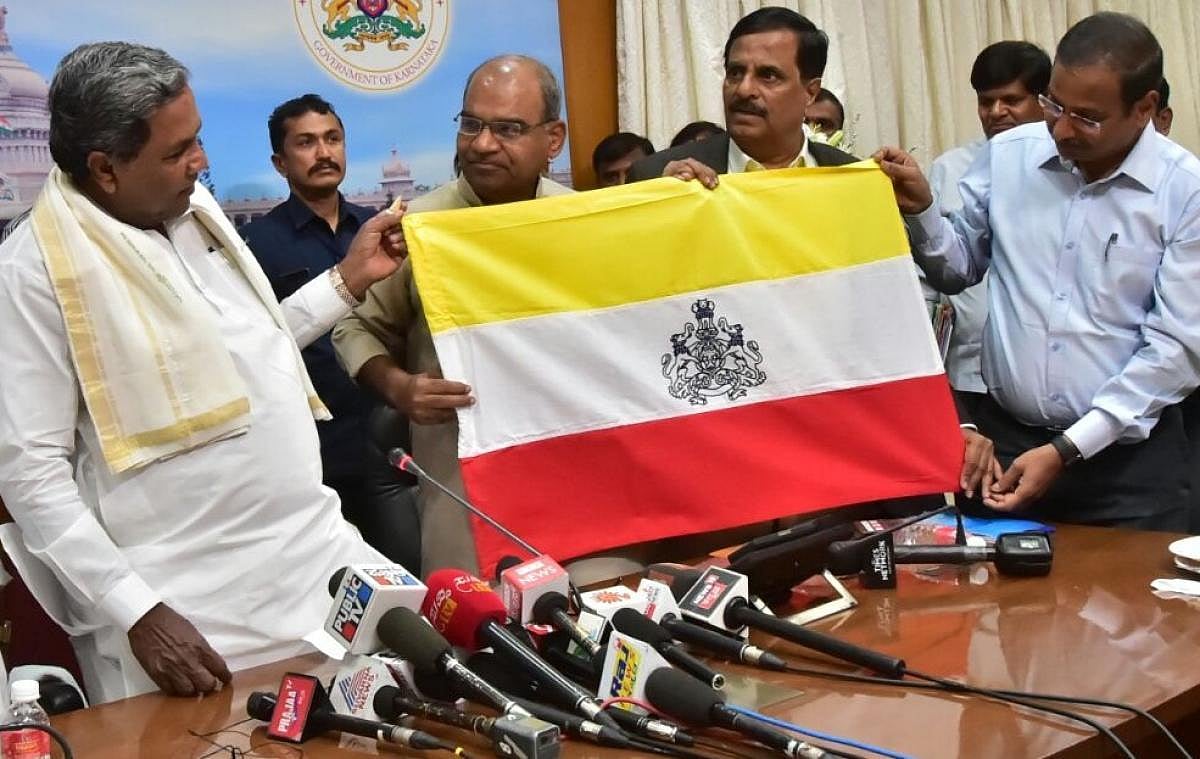 No provision for or against states having a separate flag: officials
