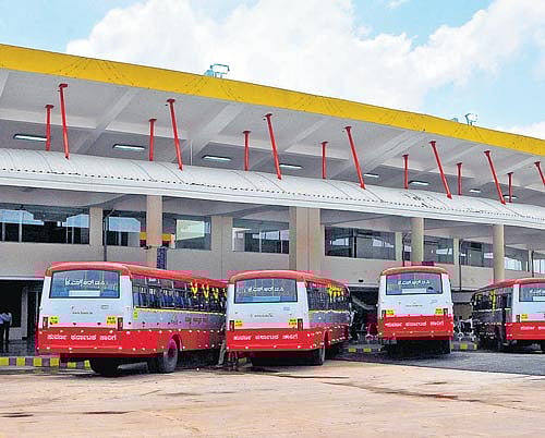 RTC buses remain off roads in Telangana, Andhra