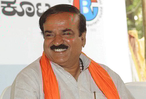 Ananth Kumar demands probe into HDK's 'bribe demand'
