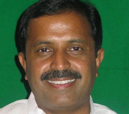 'Cong MPs in Seemandhra indirectly aiding YSR Cong, TDP'