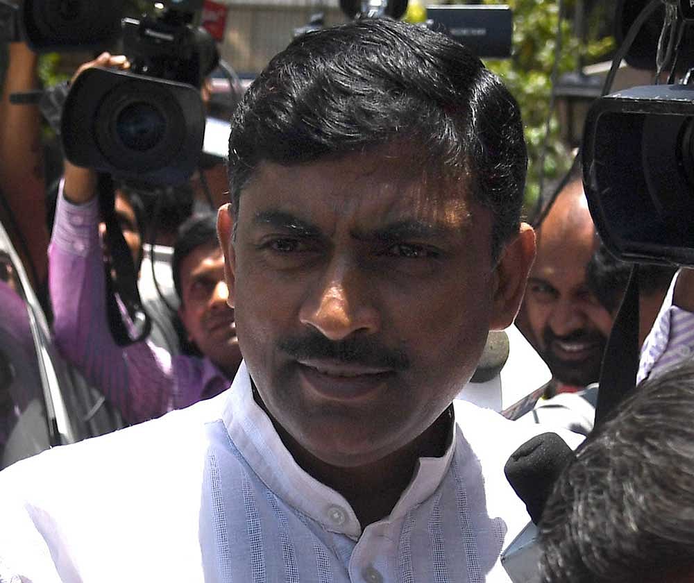 Rao extends invite, says future's bright in saffron