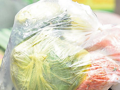 Palike seizes 265 kg of plastic material at KR Market