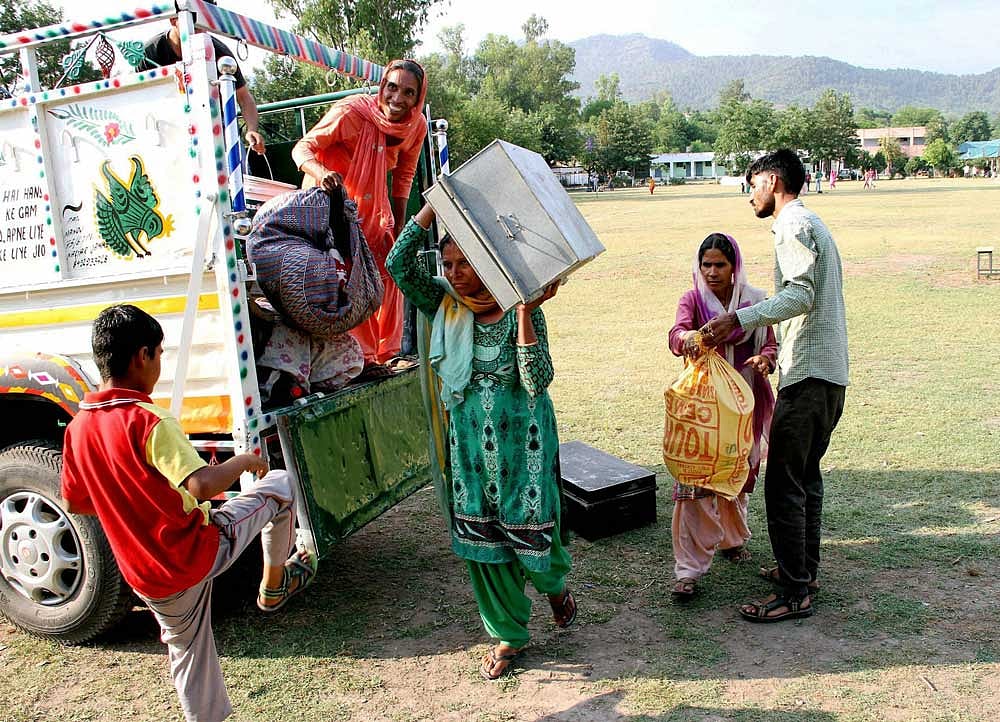 Pakistan shells LoC areas again, 1000 people evacuated