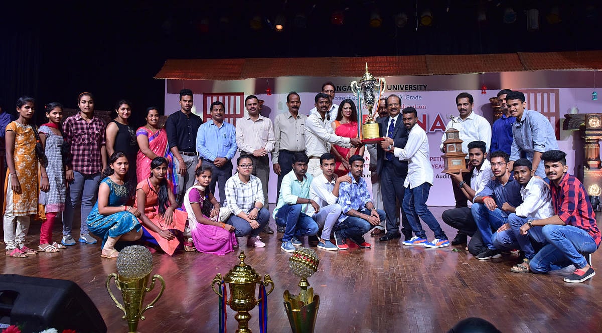 Mangalore University felicitates sports achievers