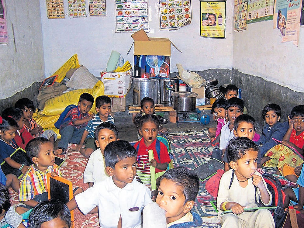 Makeshift schools for kids of construction workers