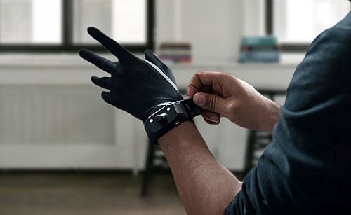 New high-tech glove turns hand gestures into music