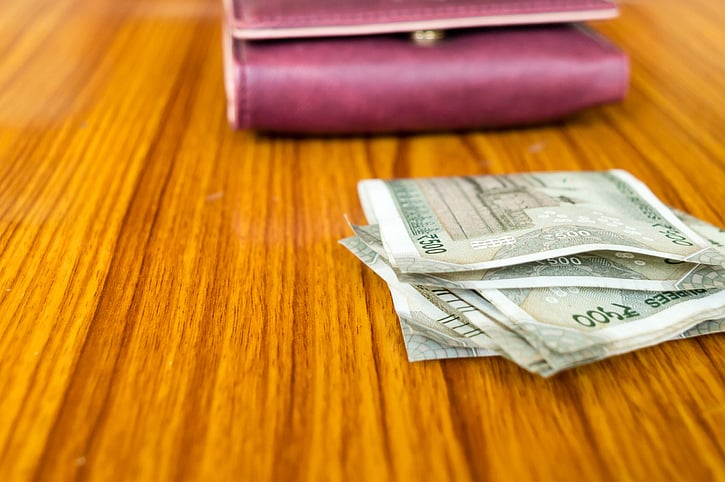 2 girls urge officer to send their pocket money to PM Narendra Modi to ...