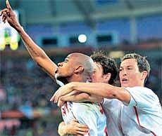 Gritty Swiss inflict pain on Spain