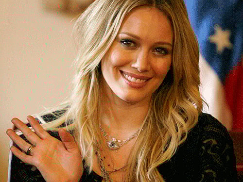 Hilary Duff claims leaked nude photos are fake