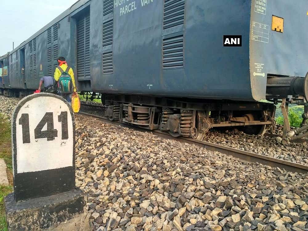 9 coaches go off track in 2 derailments in UP, Delhi;1 injured