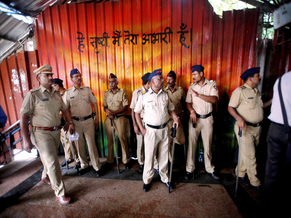 Dadar police station register case into the Elphinstone Road station ...